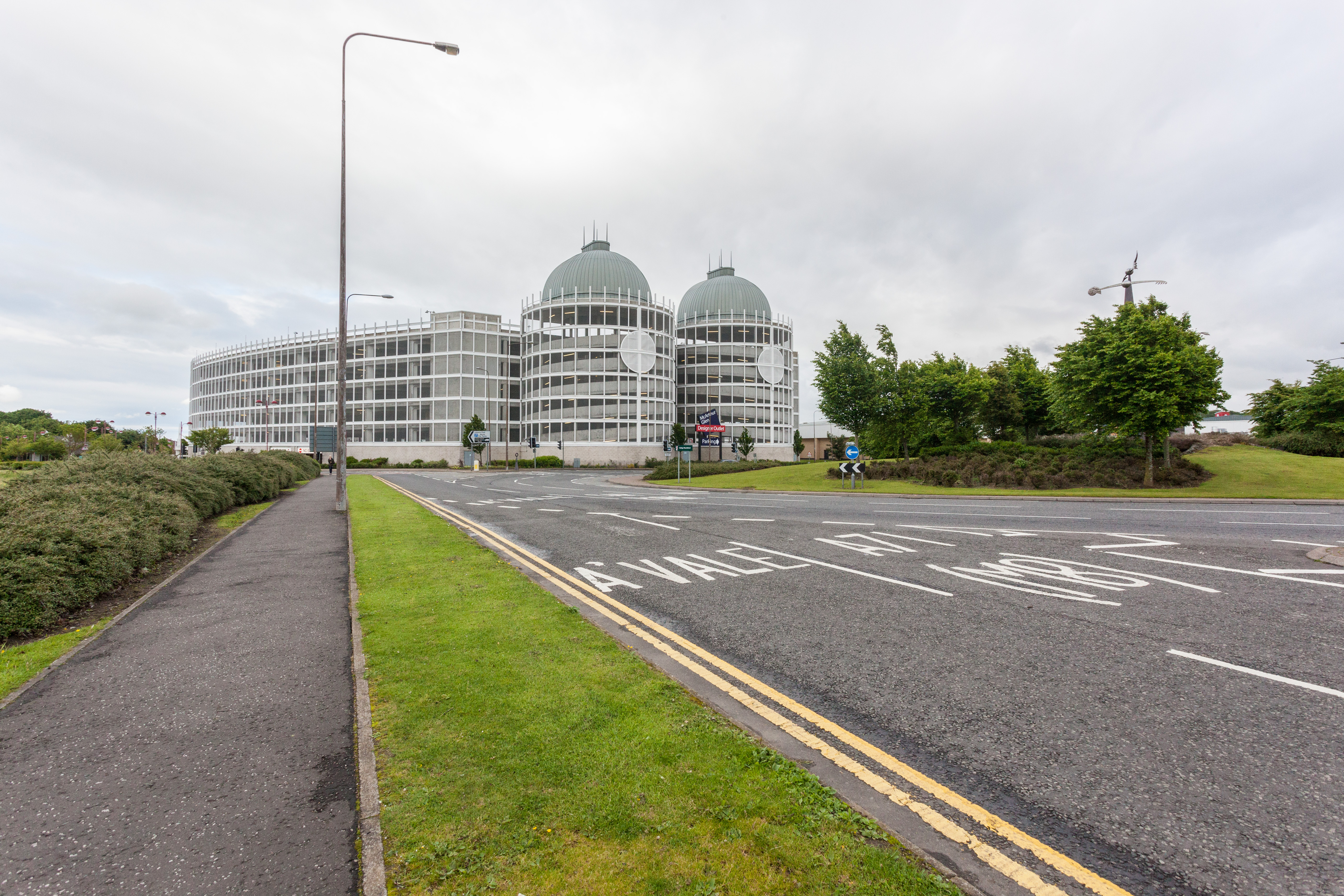 Exterior view of the parking structure at the McArthur Glen Livingston ...